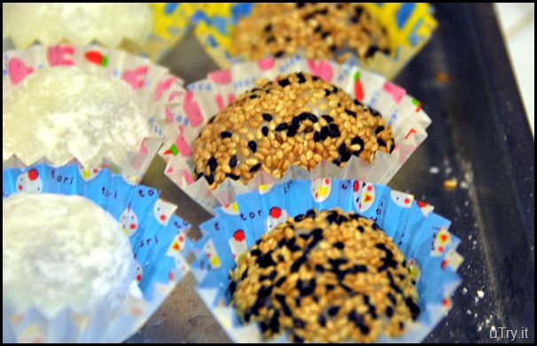 uTry.it: Black Sesame Seed Mochi
